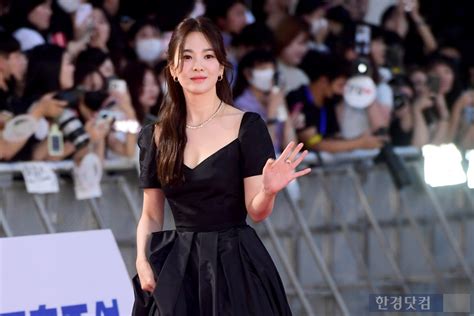 송혜교 화보가 따로 없네~ 제2회 청룡시리즈어워즈 한국경제