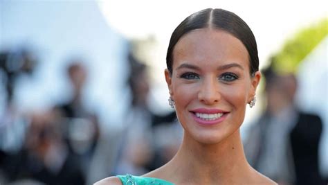 Jade Lagardère Nue Elle Répond Sans Détour à La Remarque Dun Internaute Vidéo