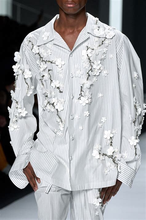 Pin By Ana Spiridon On Todo In 2024 Gender Fluid Fashion Embroidery
