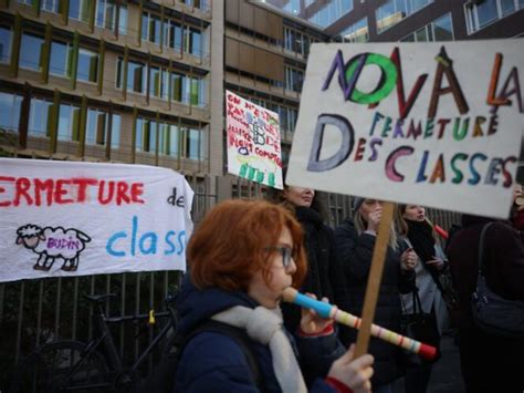 Des fermetures de classes sans précédent à Paris scandalisent enseignants et parents délèves