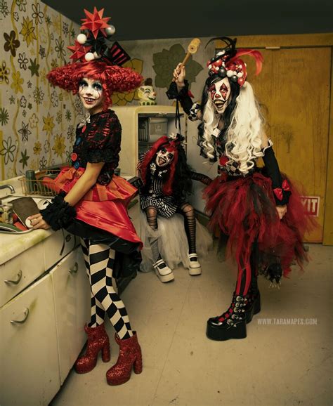 I Photographed Creepy Clowns In A Haunted House And The Results Are