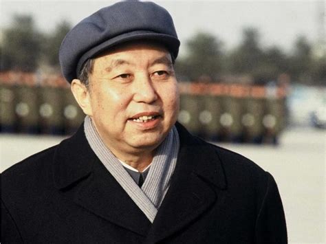 港媒：华国锋为什么退党 ＊ 阿波罗新闻网