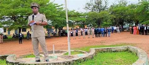 Côte Divoire Le Préfet Dissia Sensibilise Les élèves