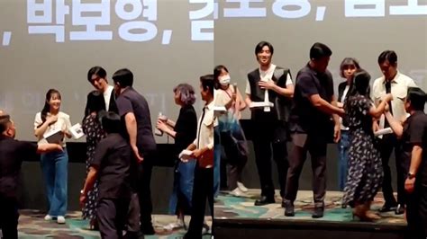 Need To Have Boundaries And Manners” Netizens Criticize Female Fan Who