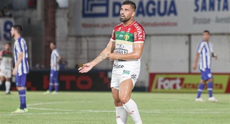 Atacante Lucas Silva Está De Saída Do Brusque