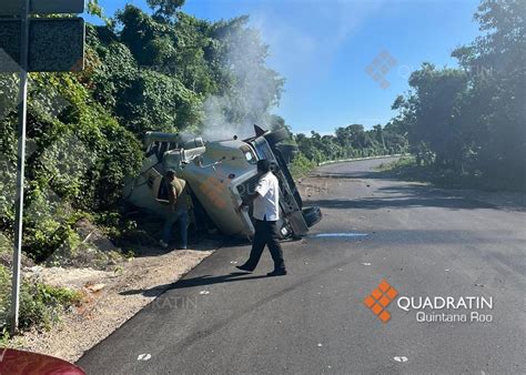 Volcadura de tráiler causa caos vial en la entrada a Cancún Quadratin