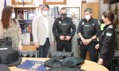 Adra aumenta la seguridad de Policía Local con chalecos antibalas