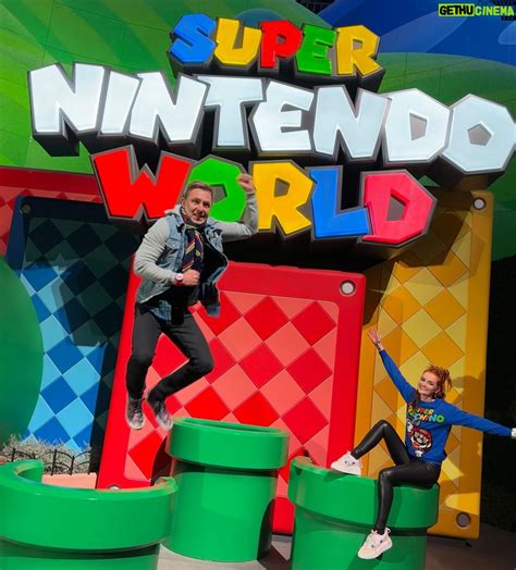 Chris Hardwick Wiki Biography Age Gallery Spouse And More