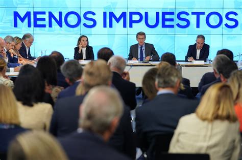 El Pp Apunta Al Pánico Electoral Del Psoe Los Barones Buscan Salvarse