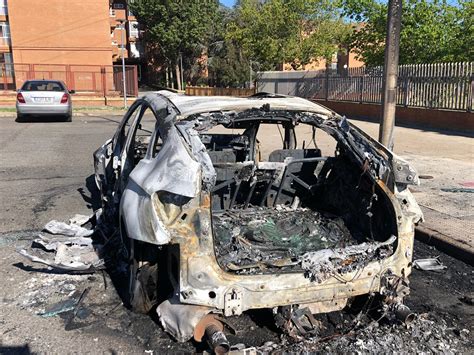 Aparece Un Coche Calcinado En El Barrio De Buenos Aires