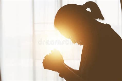 Christian Life Crisis Prayer To God Woman Pray For God Blessing To