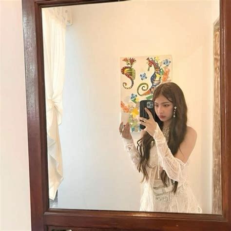 Bini Colet Pretty Brunette Tiktok Style Cute Selfie Ideas