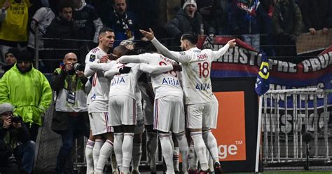 Ligue 1 Lyon Simpose Contre Lens Qui Chute Du Podium