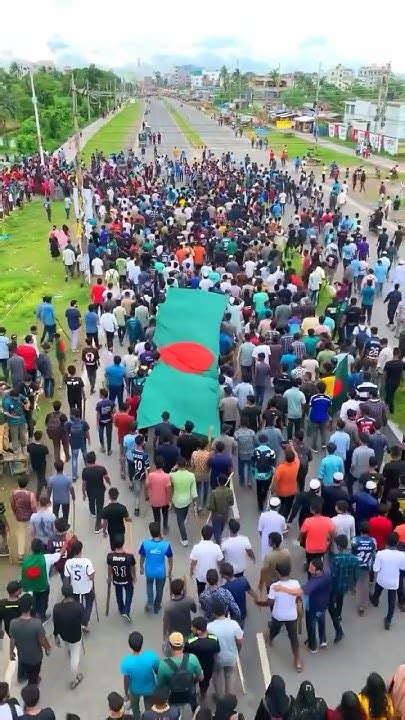 লাল সবুজ পতাকা ছাত্রদের হাতেই মানায়।🇧🇩এক আবু সাইদ বুক পেতে হাজারো