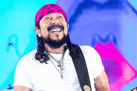 Bell Marques Abre O Vumbora Pro Mar E Leva Público Ao Delírio Ofuxico