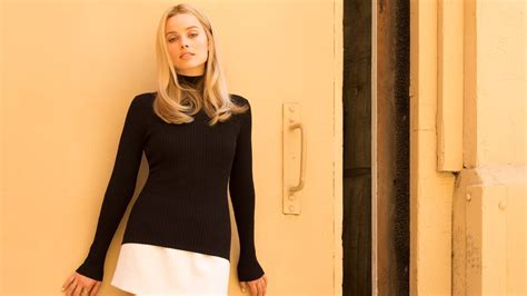 Transitional Outfits To Try This Fall—9 Miniskirt And Midi Boot