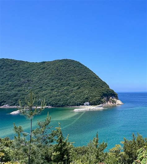 2つの写真を指でつまむと合わせられるって