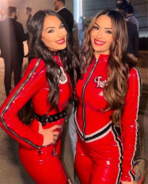Bella Twins Estreno De Verano De 2024 The Bella Twins Diets Have