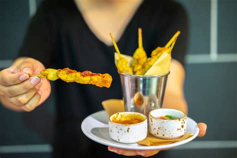태국 향신료와 땅콩 소스 돼지고기 Satay입니다 돼지고기 Satay 태국 그것은 전채 간식 또는 메인 코스 요리 먹는 일반적인