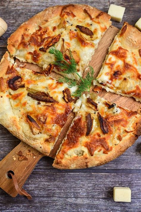 Pizza Galega Quente Italiana Focaccia Com Cogumelo Porcini Imagem De
