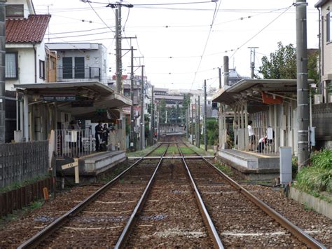 무료 이미지 사람들 시티 중지 초목 도시의 도쿄 일본 식물 하늘 철도 차량 하부 구조 건물 선로 나무 운송 수단 목재 구르는 가공 전력선