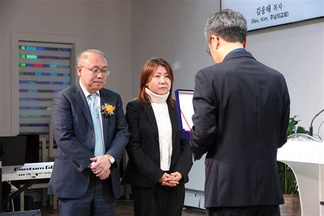 사진 갤러리 주님의 교회 창립 8 주년 감사 및 임직예배
