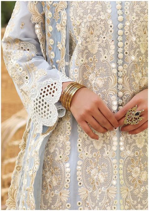 Pin By Lkm On Avyana Clothes Couture Embroidery Boutique Dresses