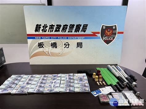 板橋警喬裝魚販逮面交車手 查獲299萬、毒品、刀槍器械等