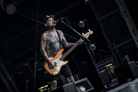 Qui A Fondé Le Groupe Déjà Ahren Stringer Semble Préparer Une