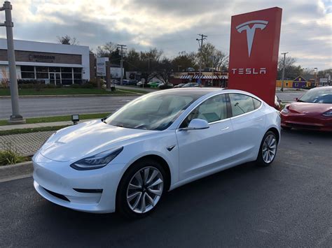 Stock 2018 Tesla Model 3 Dual Motor 14 Mile Trap Speeds 0 60