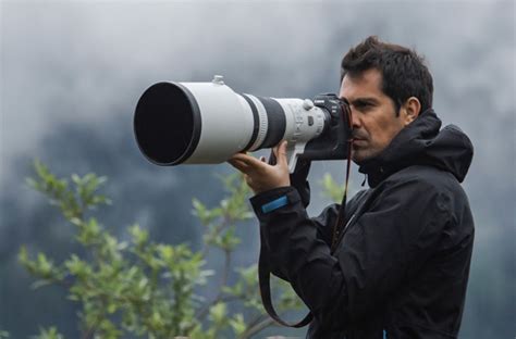 Canon EOS R3 — спортивно-репортажная беззеркальная камера стоимостью $6000