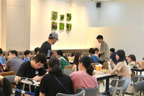 早到晚到｜營業到凌晨的超夯宵夜店，蛋餅、漢堡、厚片、飯麵通通有，邪惡肉蛋起司瀑布三明治必吃美食walkerland窩客島
