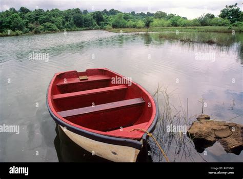 Empty Boat Hi Res Stock Photography And Images Alamy