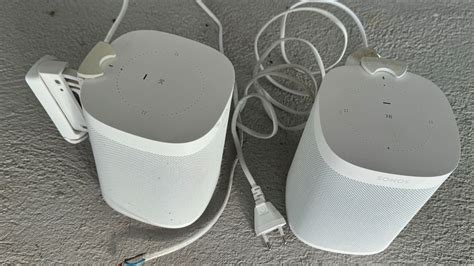 Sonos One Paar Weiss Model S13 Und S18 Beide Mit Halter Gebraucht In Schwyz Für Chf 301 Mit