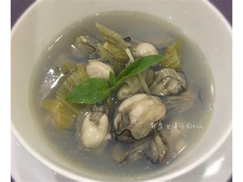 薑絲酸菜蚵仔湯 by 廚房女漢子Rita s 愛料理