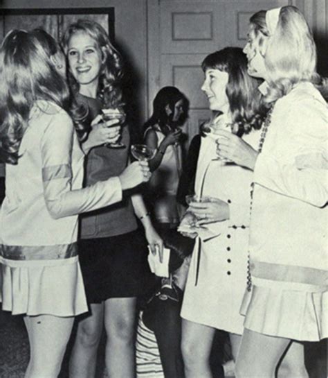 38 Vintage Snapshots Capture Teenage Parties During The 1960s And 1970s