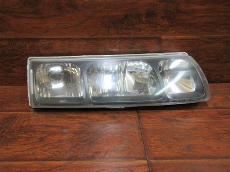 Saturn Vue 2002 2003 2004 2005 Right Passenger Headlight Used For