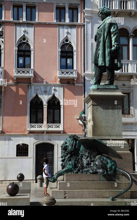 Italy Venice Campo Manin Statue Of Manin Stock Photo Alamy