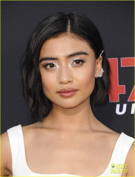Brianne Tju Is A Vision In White At 47 Meters Down Uncaged Premiere