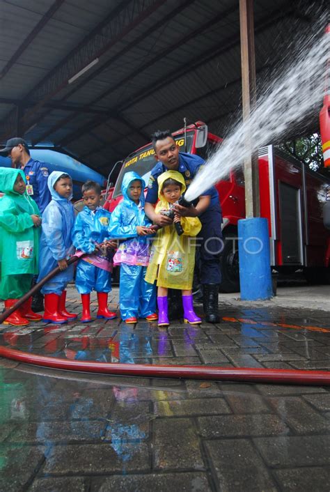 Memperkenalkan Tugas Pemadam Kebakaran Antara Foto