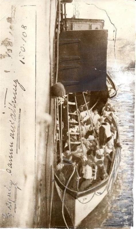 Создать мем погибшие на титанике крушение титаника 1912 Titanic Lifeboat Картинки Meme