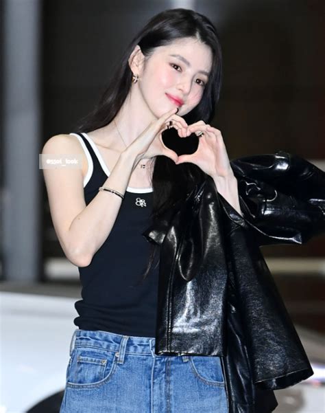 한소희 칸 공항패션 1만 원대 지오다노 민소매 탱크탑 여자청바지코디 네이버 블로그