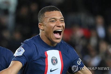 1천800억원 음바페 축구선수 수입 1위 메시 2위·호날두 3위