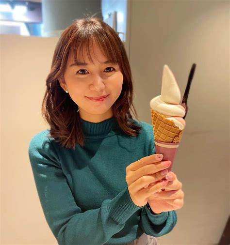 石野智子さんのインスタグラム写真 石野智子instagram「🍦 ソフトクリーム大好き 母撮影📸 Uhb アナウンサー 石野