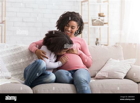 Embrasser Sa Maman Banque De Photographies Et Dimages à Haute