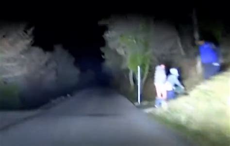 Ce Couple A été Surpris En Plein ébat Sexuel Par Un Pilote Du Rallye