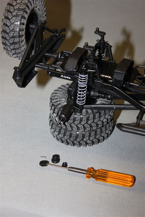 Install STRC Upgrades On The Axial SCX Rubicon