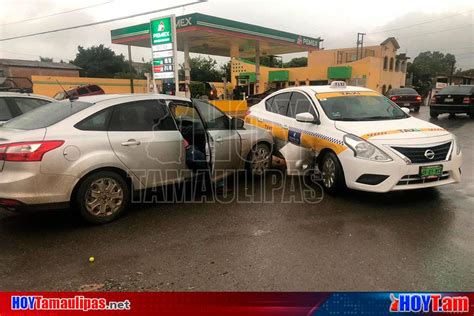 Hoy Tamaulipas Trata De Ganarle Al Semaforo Y Choca En Ciudad Victoria