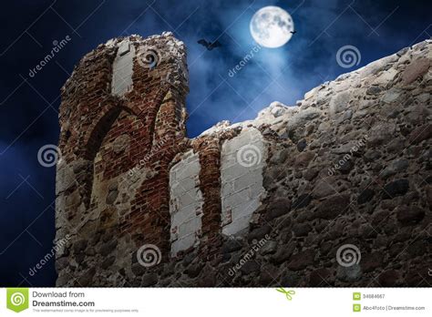 Lua Cheia Sobre O Castelo Velho Imagem De Stock Imagem De Mistério