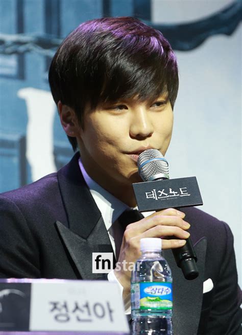 포토 질문에 답하는 홍광호 Fn스타